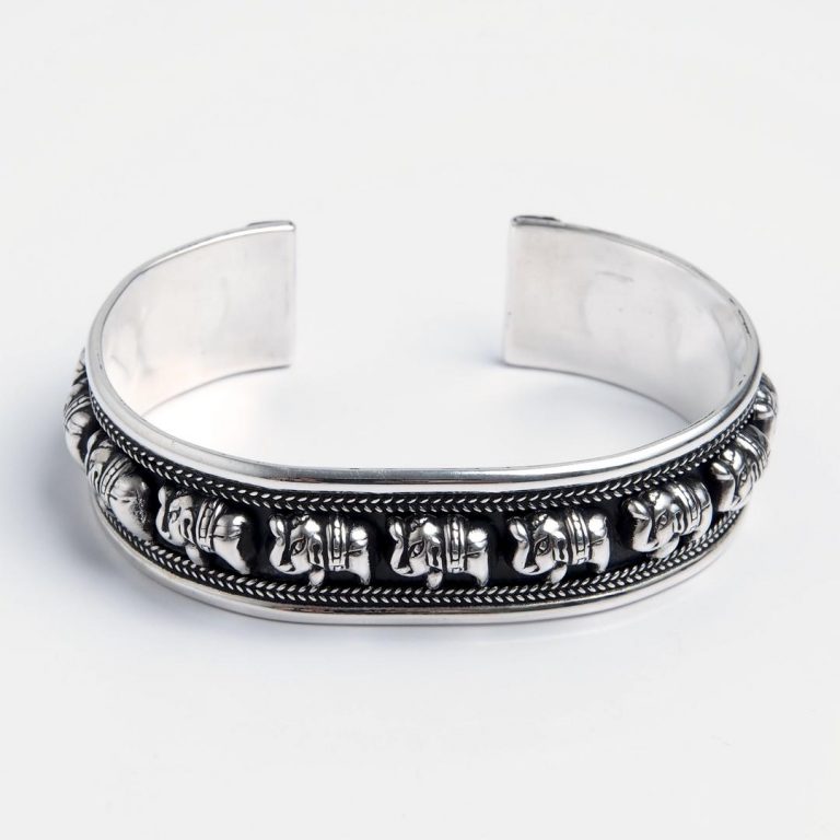 Cum și cu ce se curăță argintul corect, pentru bijuterii impecabile ...