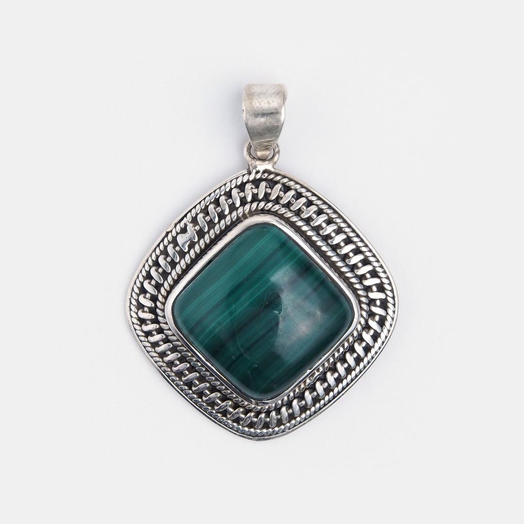 Malachitul, piatra optimismului: semnificații și proprietăți - Metaphora