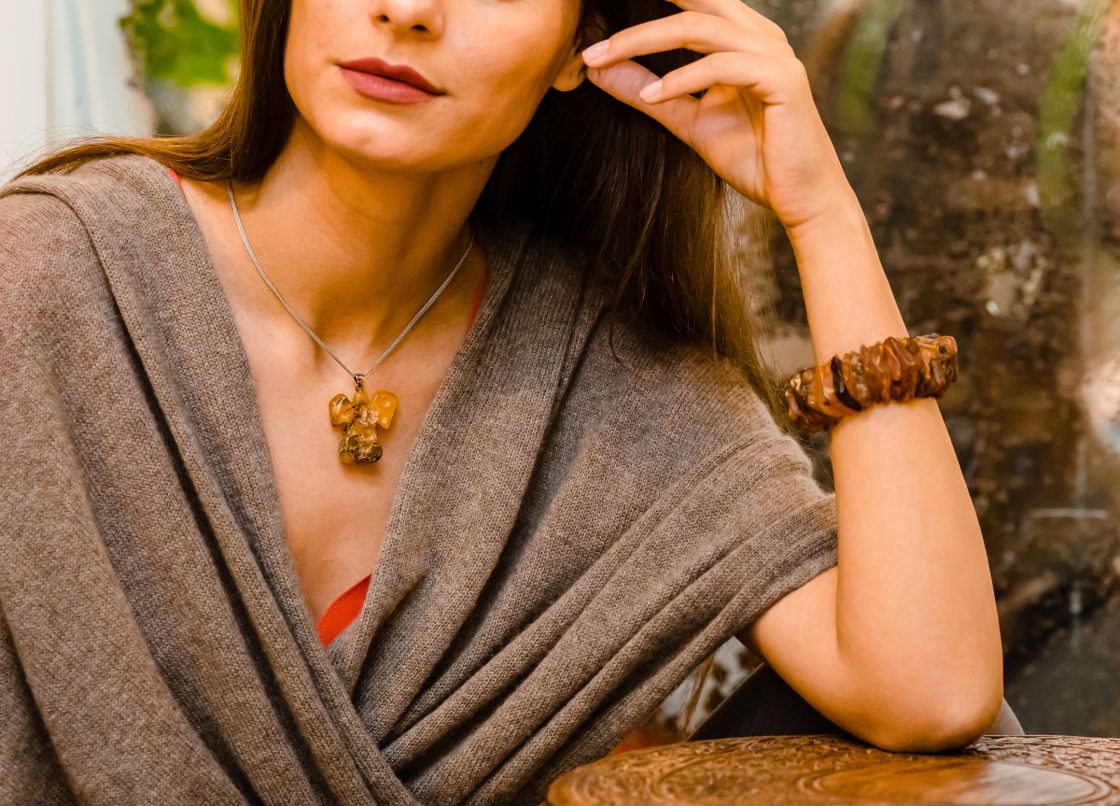 Chihlimbar: semnificații și proprietăți ale pietrei soarelui - Metaphora