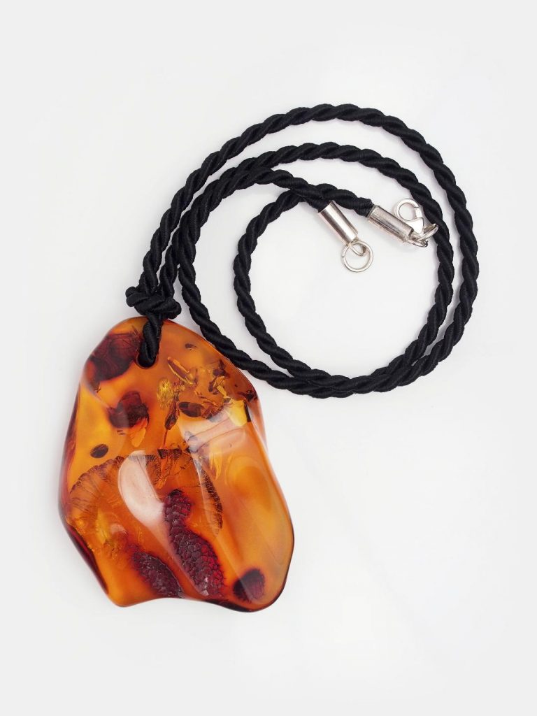 Chihlimbar: semnificații și proprietăți ale pietrei soarelui - Metaphora